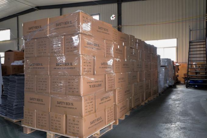 Bespoke Crayon Packaging Cardboard Toy Box Cute Appearance With Hanger