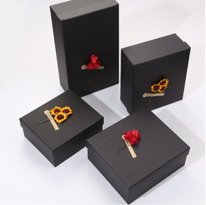 Bespoke Crayon Packaging Cardboard Toy Box Cute Appearance With Hanger